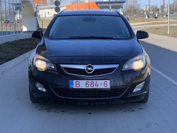 Melns Opel Astra 2012 Rēzekne, ar dzinēja tilpumu 1.70 L un nobraukumu 263 tūkst. km par 4390 €, foto 1 vietnē AUTOMOTO.COM.LV