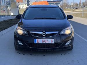 Black Opel Astra 2012 in Rezekne, with an engine capacity of 1.70 L and mileage of 263 thousand km for 4390 €, photo  on AUTOMOTO.COM.LV