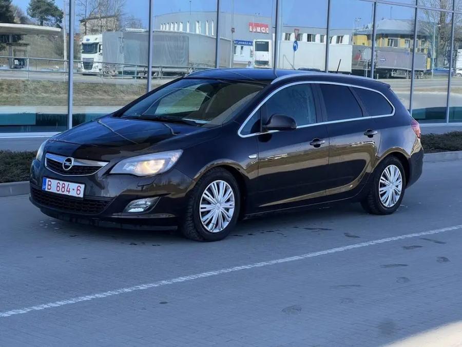 Melns Opel Astra 2012 Rēzekne, ar dzinēja tilpumu 1.70 L un nobraukumu 263 tūkst. km par 4390 €, foto 3 vietnē AUTOMOTO.COM.LV