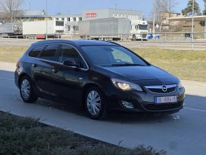Melns Opel Astra 2012 Rēzekne, ar dzinēja tilpumu 1.70 L un nobraukumu 263 tūkst. km par 4390 €, foto 4 vietnē AUTOMOTO.COM.LV