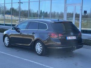 Melns Opel Astra 2012 Rēzekne, ar dzinēja tilpumu 1.70 L un nobraukumu 263 tūkst. km par 4390 €, foto 5 vietnē AUTOMOTO.COM.LV