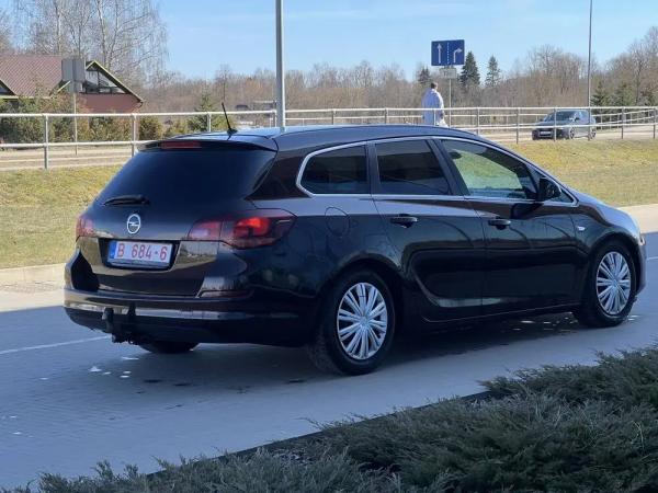 Melns Opel Astra 2012 Rēzekne, ar dzinēja tilpumu 1.70 L un nobraukumu 263 tūkst. km par 4390 €, foto 5 vietnē AUTOMOTO.COM.LV