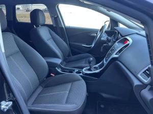 Melns Opel Astra 2012 Rēzekne, ar dzinēja tilpumu 1.70 L un nobraukumu 263 tūkst. km par 4390 €, foto 9 vietnē AUTOMOTO.COM.LV