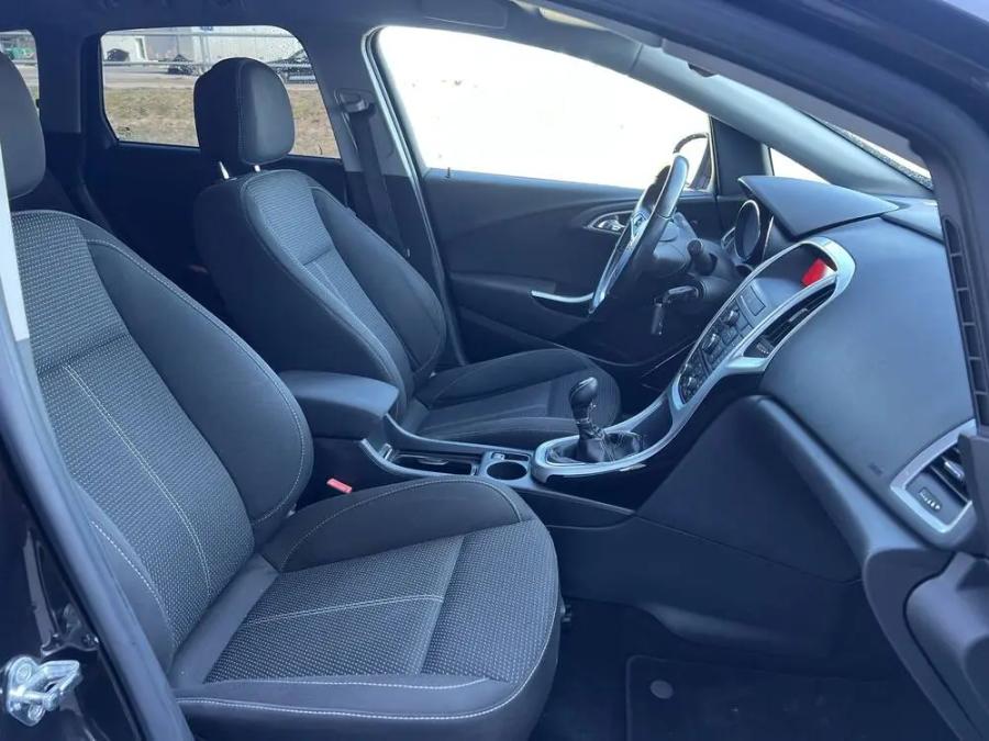 Melns Opel Astra 2012 Rēzekne, ar dzinēja tilpumu 1.70 L un nobraukumu 263 tūkst. km par 4390 €, foto 9 vietnē AUTOMOTO.COM.LV