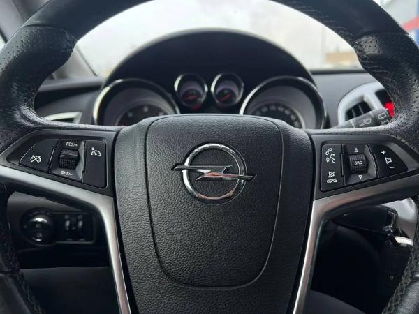 Melns Opel Astra 2012 Rēzekne, ar dzinēja tilpumu 1.70 L un nobraukumu 263 tūkst. km par 4390 €, foto 9 vietnē AUTOMOTO.COM.LV