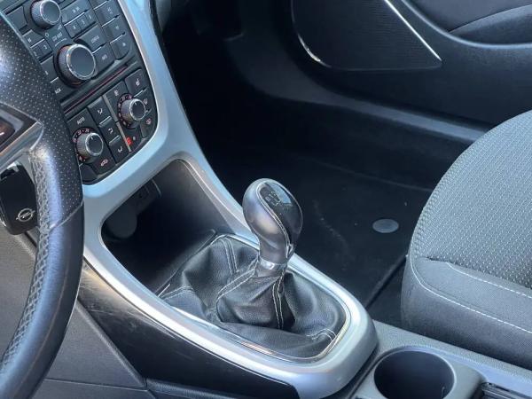 Melns Opel Astra 2012 Rēzekne, ar dzinēja tilpumu 1.70 L un nobraukumu 263 tūkst. km par 4390 €, foto 10 vietnē AUTOMOTO.COM.LV