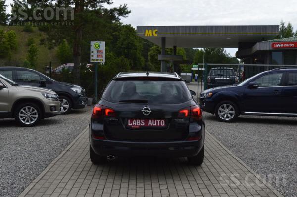 Black Opel Astra 2012 in Tukums, with an engine capacity of 1.60 L and mileage of 210 thousand km for 5395 €, photo 5 on AUTOMOTO.COM.LV