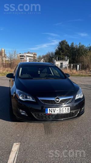 Black Opel Astra 2012 in Daugavpils, with an engine capacity of 1.70 L and mileage of 300 thousand km for 3250 €, photo  on AUTOMOTO.COM.LV