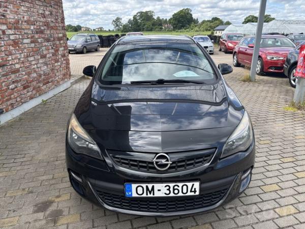 Black Opel Astra 2012 in Talsi, with an engine capacity of 2.00 L and mileage of 0 thousand km for 4900 €, photo 7 on AUTOMOTO.COM.LV