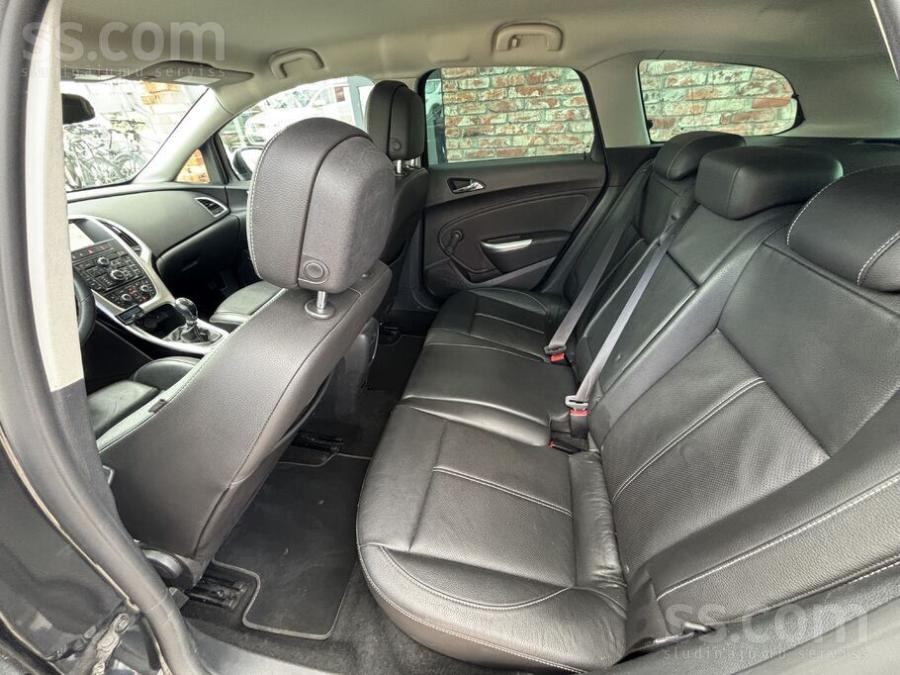 Black Opel Astra 2012 in Talsi, with an engine capacity of 2.00 L and mileage of 0 thousand km for 4900 €, photo 9 on AUTOMOTO.COM.LV