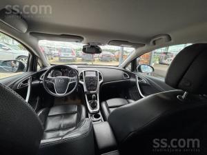 Black Opel Astra 2012 in Talsi, with an engine capacity of 2.00 L and mileage of 0 thousand km for 4900 €, photo 10 on AUTOMOTO.COM.LV