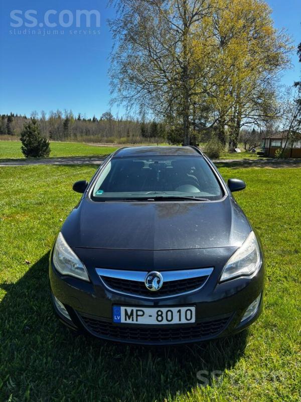 Melns Opel Astra 2012 Ogre, ar dzinēja tilpumu 1.70 L un nobraukumu 305 tūkst. km par 3000 €, foto 3 vietnē AUTOMOTO.COM.LV