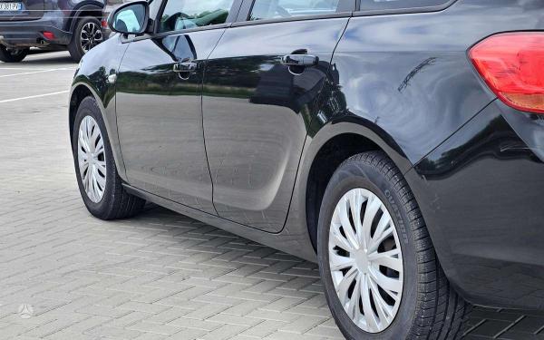 Melns Opel Astra 2012 Tauragė, ar dzinēja tilpumu 1.25 L un nobraukumu 270 tūkst. km par 2400 €, foto 8 vietnē AUTOMOTO.COM.LV