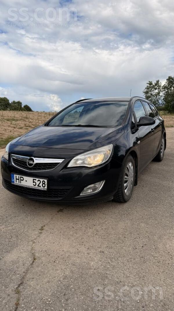 Black Opel Astra 2012 in Madona, with an engine capacity of 1.70 L and mileage of 229 thousand km for 3100 €, photo 1 on AUTOMOTO.COM.LV
