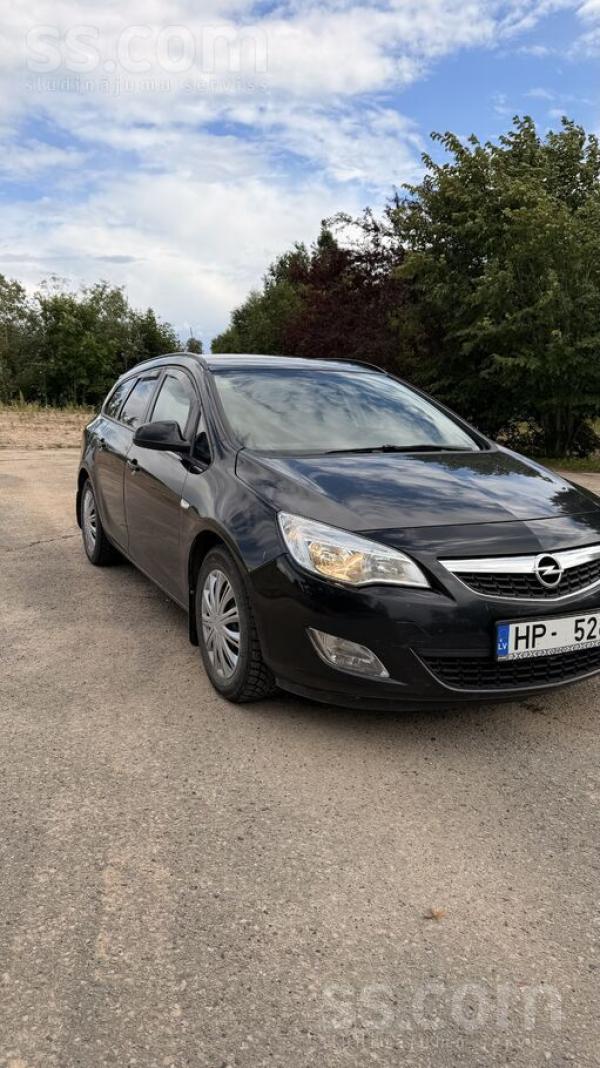 Black Opel Astra 2012 in Madona, with an engine capacity of 1.70 L and mileage of 229 thousand km for 3100 €, photo 2 on AUTOMOTO.COM.LV