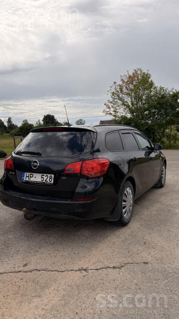 Black Opel Astra 2012 in Madona, with an engine capacity of 1.70 L and mileage of 229 thousand km for 3100 €, photo 3 on AUTOMOTO.COM.LV