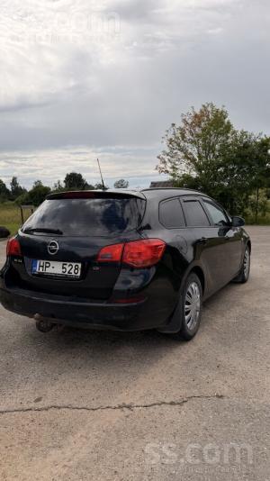 Black Opel Astra 2012 in Madona, with an engine capacity of 1.70 L and mileage of 229 thousand km for 3100 €, photo 4 on AUTOMOTO.COM.LV