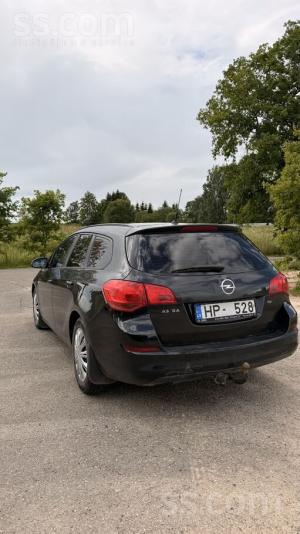 Black Opel Astra 2012 in Madona, with an engine capacity of 1.70 L and mileage of 229 thousand km for 3100 €, photo 5 on AUTOMOTO.COM.LV