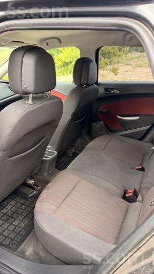 Black Opel Astra 2012 in Madona, with an engine capacity of 1.70 L and mileage of 229 thousand km for 3100 €, photo 7 on AUTOMOTO.COM.LV
