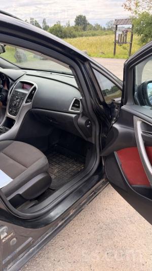 Black Opel Astra 2012 in Madona, with an engine capacity of 1.70 L and mileage of 229 thousand km for 3100 €, photo 10 on AUTOMOTO.COM.LV