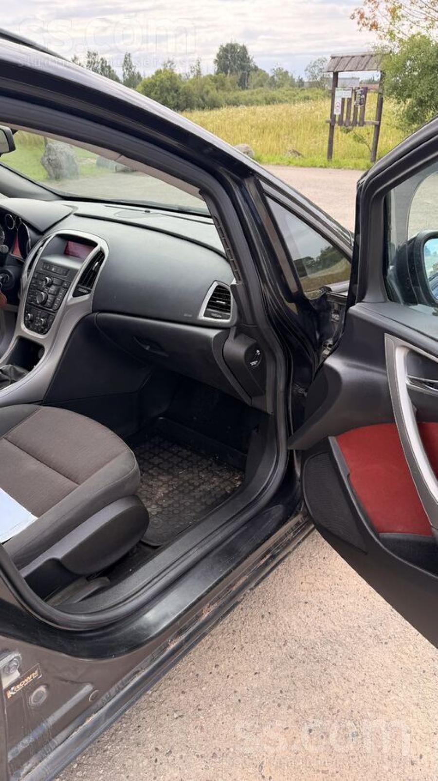 Black Opel Astra 2012 in Madona, with an engine capacity of 1.70 L and mileage of 229 thousand km for 3100 €, photo 10 on AUTOMOTO.COM.LV
