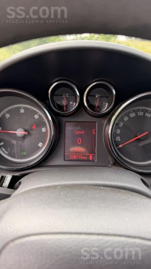 Black Opel Astra 2012 in Madona, with an engine capacity of 1.70 L and mileage of 229 thousand km for 3100 €, photo 13 on AUTOMOTO.COM.LV