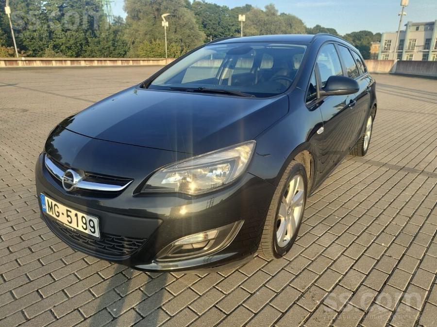 Black Opel Astra 2012 in Riga, with an engine capacity of 1.70 L and mileage of 236 thousand km for 3500 €, photo 1 on AUTOMOTO.COM.LV