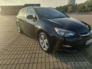 Black Opel Astra 2012 in Riga, with an engine capacity of 1.70 L and mileage of 236 thousand km for 3500 €, photo 3 on AUTOMOTO.COM.LV