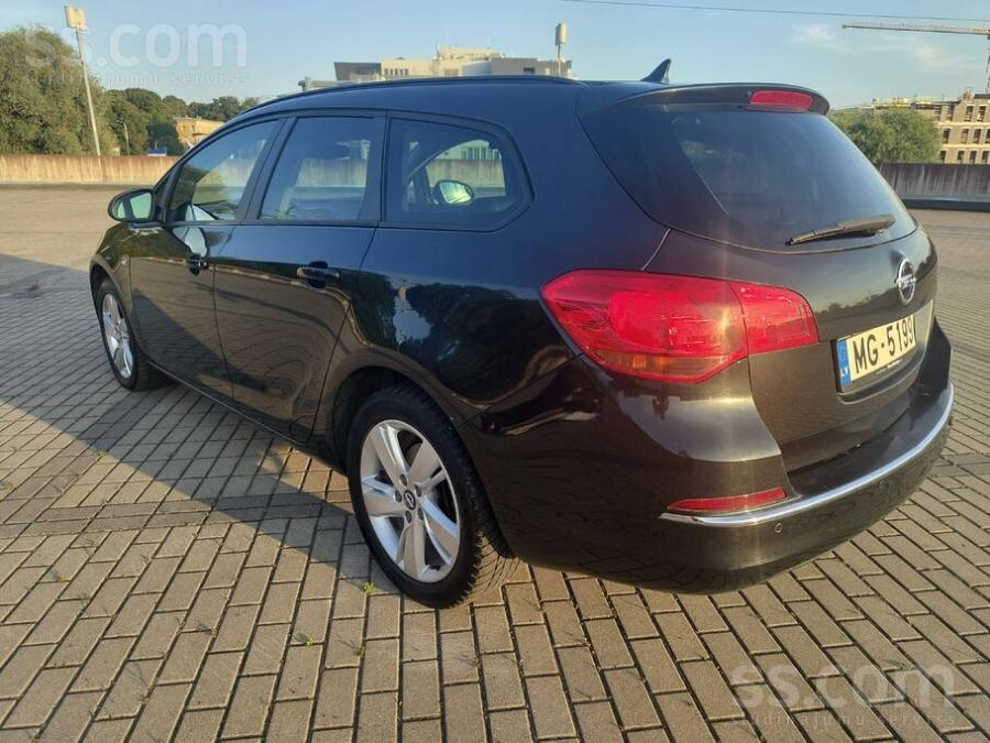 Black Opel Astra 2012 in Riga, with an engine capacity of 1.70 L and mileage of 236 thousand km for 3500 €, photo 6 on AUTOMOTO.COM.LV