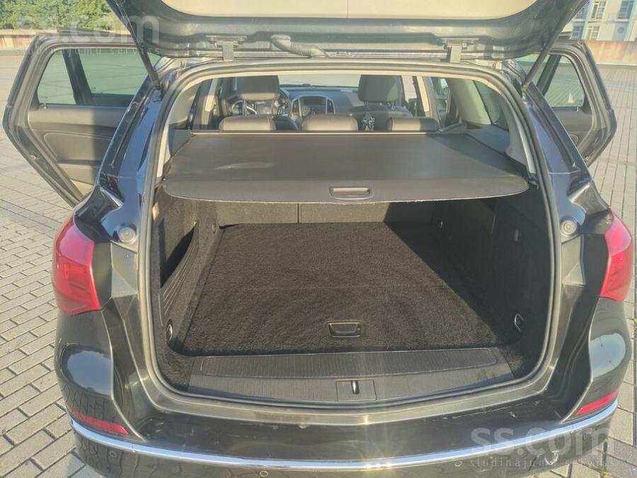 Black Opel Astra 2012 in Riga, with an engine capacity of 1.70 L and mileage of 236 thousand km for 3500 €, photo 7 on AUTOMOTO.COM.LV