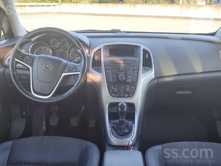 Black Opel Astra 2012 in Riga, with an engine capacity of 1.70 L and mileage of 236 thousand km for 3500 €, photo 10 on AUTOMOTO.COM.LV