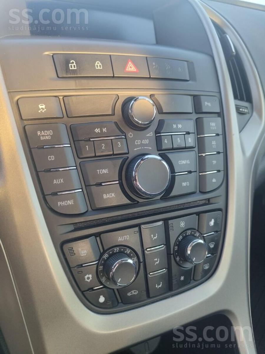 Black Opel Astra 2012 in Riga, with an engine capacity of 1.70 L and mileage of 236 thousand km for 3500 €, photo 11 on AUTOMOTO.COM.LV