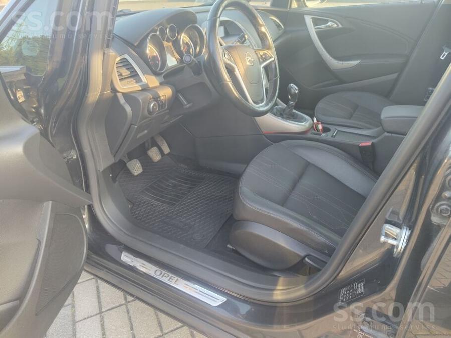 Black Opel Astra 2012 in Riga, with an engine capacity of 1.70 L and mileage of 236 thousand km for 3500 €, photo 16 on AUTOMOTO.COM.LV