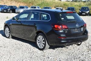 Black Opel Astra 2012 in Vilnius, with an engine capacity of 1.40 L and mileage of 194 thousand km for 2900 €, photo 5 on AUTOMOTO.COM.LV