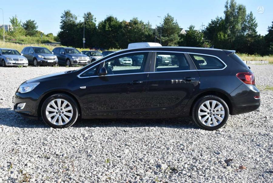 Black Opel Astra 2012 in Vilnius, with an engine capacity of 1.40 L and mileage of 194 thousand km for 2900 €, photo 7 on AUTOMOTO.COM.LV