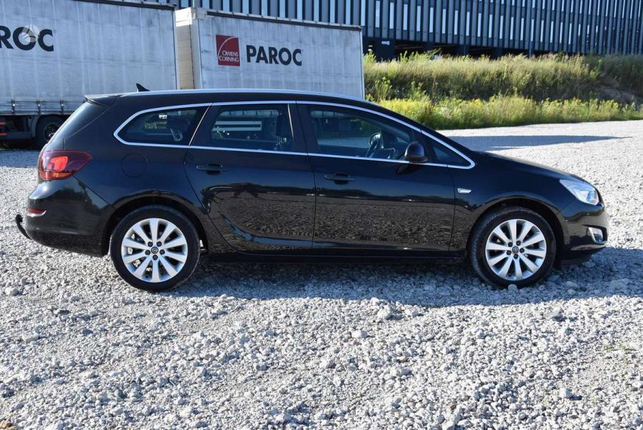 Black Opel Astra 2012 in Vilnius, with an engine capacity of 1.40 L and mileage of 194 thousand km for 2900 €, photo 8 on AUTOMOTO.COM.LV