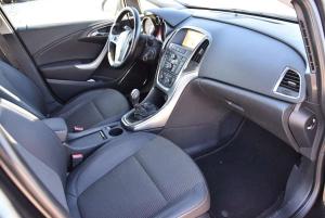 Black Opel Astra 2012 in Vilnius, with an engine capacity of 1.40 L and mileage of 194 thousand km for 2900 €, photo 9 on AUTOMOTO.COM.LV