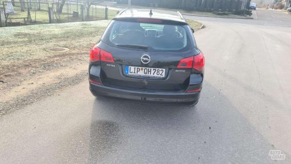 Melns Opel Astra 2012 Šauļi, ar dzinēja tilpumu 1.70 L un nobraukumu 276 tūkst. km par 2950 €, foto 5 vietnē AUTOMOTO.COM.LV
