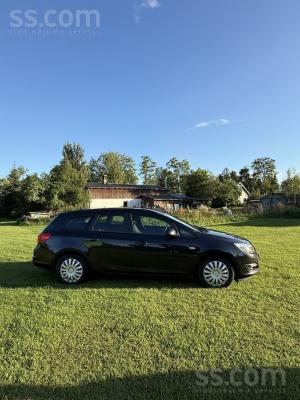 Black Opel Astra 2012 in Valka, with an engine capacity of 1.70 L and mileage of 304 thousand km for 4000 €, photo 4 on AUTOMOTO.COM.LV