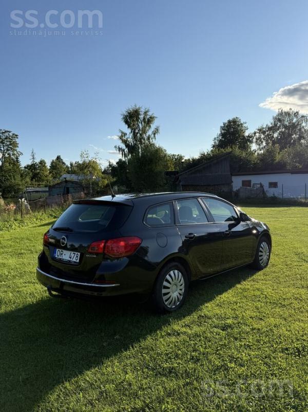 Melns Opel Astra 2012 Valka, ar dzinēja tilpumu 1.70 L un nobraukumu 304 tūkst. km par 4000 €, foto 4 vietnē AUTOMOTO.COM.LV