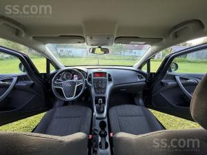Black Opel Astra 2012 in Valka, with an engine capacity of 1.70 L and mileage of 304 thousand km for 4000 €, photo 14 on AUTOMOTO.COM.LV