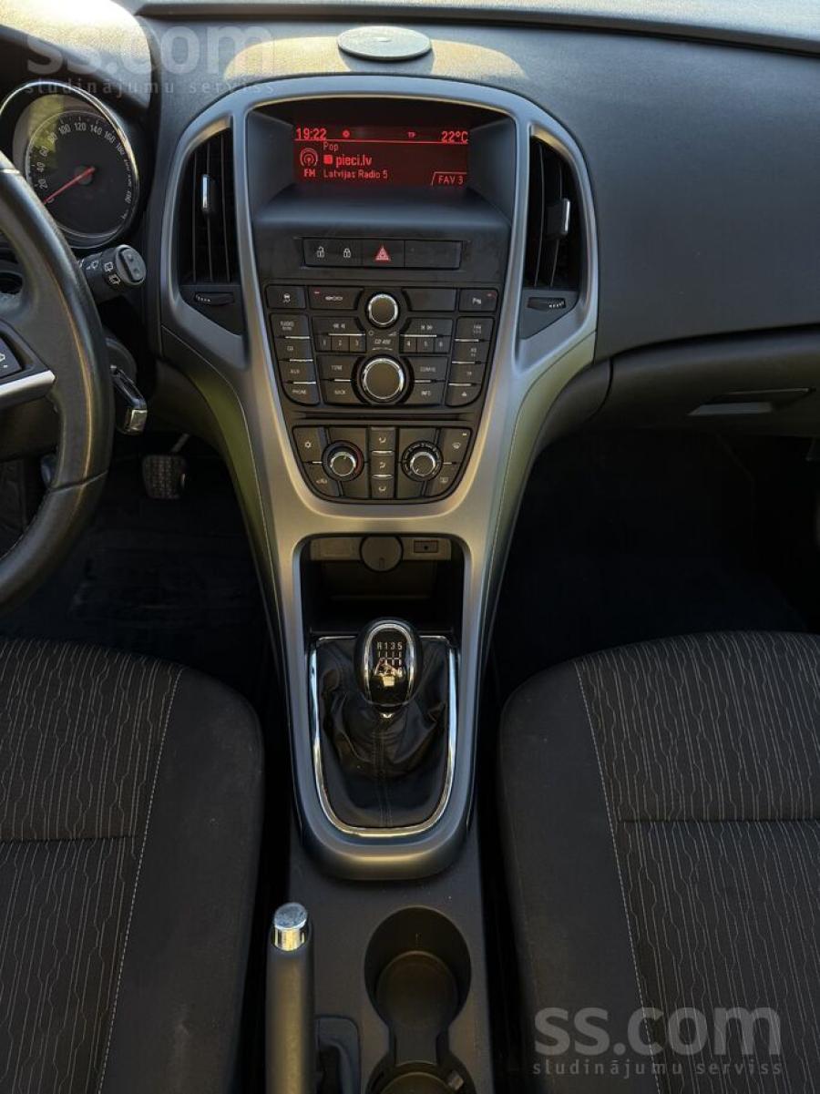 Black Opel Astra 2012 in Valka, with an engine capacity of 1.70 L and mileage of 304 thousand km for 4000 €, photo 15 on AUTOMOTO.COM.LV