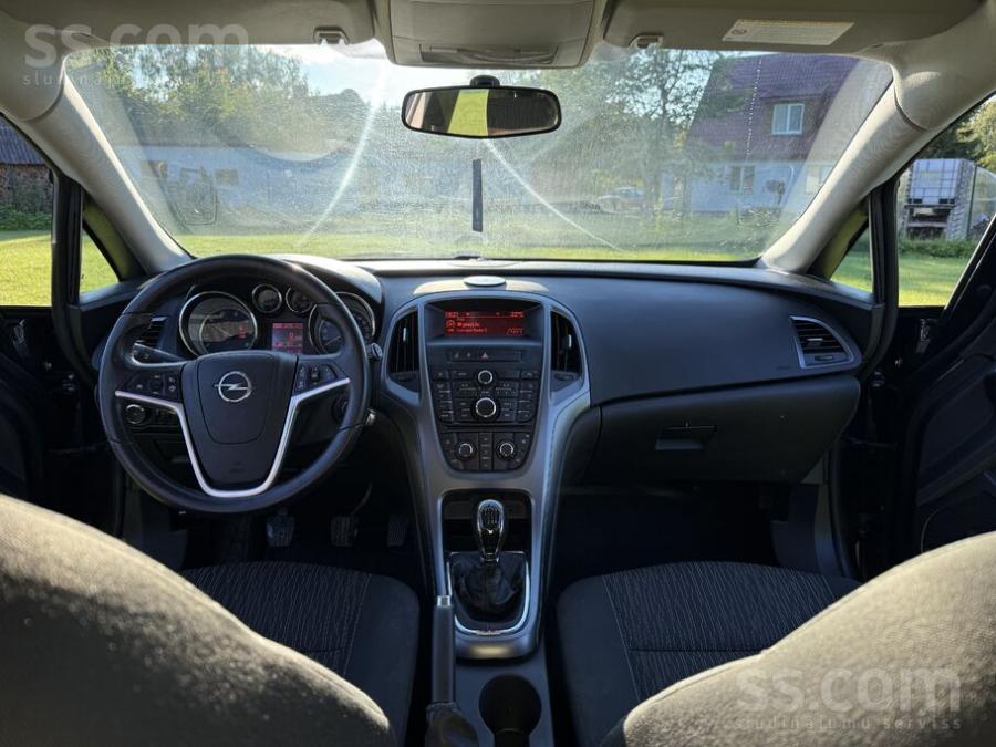 Black Opel Astra 2012 in Valka, with an engine capacity of 1.70 L and mileage of 304 thousand km for 4000 €, photo 17 on AUTOMOTO.COM.LV