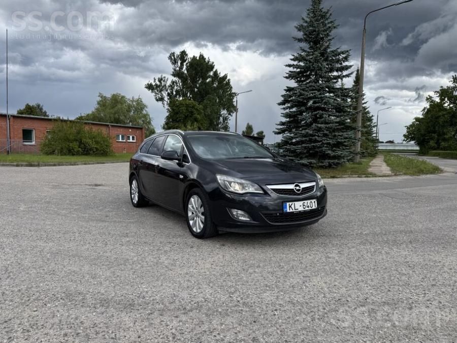 Black Opel Astra 2012 in Cesis, with an engine capacity of 2.00 L and mileage of 0 thousand km for 3500 €, photo 1 on AUTOMOTO.COM.LV