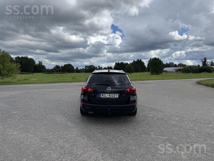 Black Opel Astra 2012 in Cesis, with an engine capacity of 2.00 L and mileage of 0 thousand km for 3500 €, photo 4 on AUTOMOTO.COM.LV