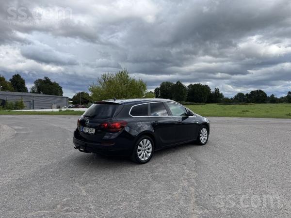 Black Opel Astra 2012 in Cesis, with an engine capacity of 2.00 L and mileage of 0 thousand km for 3500 €, photo 4 on AUTOMOTO.COM.LV