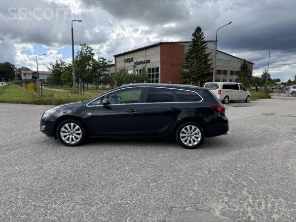 Black Opel Astra 2012 in Cesis, with an engine capacity of 2.00 L and mileage of 0 thousand km for 3500 €, photo 6 on AUTOMOTO.COM.LV