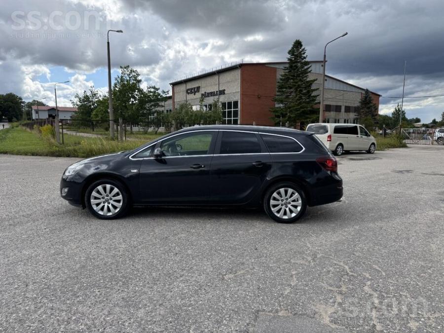 Black Opel Astra 2012 in Cesis, with an engine capacity of 2.00 L and mileage of 0 thousand km for 3500 €, photo 7 on AUTOMOTO.COM.LV