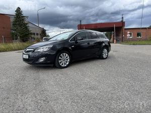 Black Opel Astra 2012 in Cesis, with an engine capacity of 2.00 L and mileage of 0 thousand km for 3500 €, photo 8 on AUTOMOTO.COM.LV