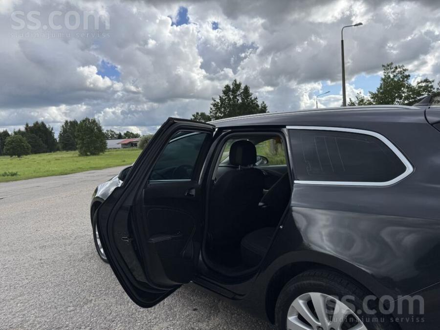 Black Opel Astra 2012 in Cesis, with an engine capacity of 2.00 L and mileage of 0 thousand km for 3500 €, photo 10 on AUTOMOTO.COM.LV